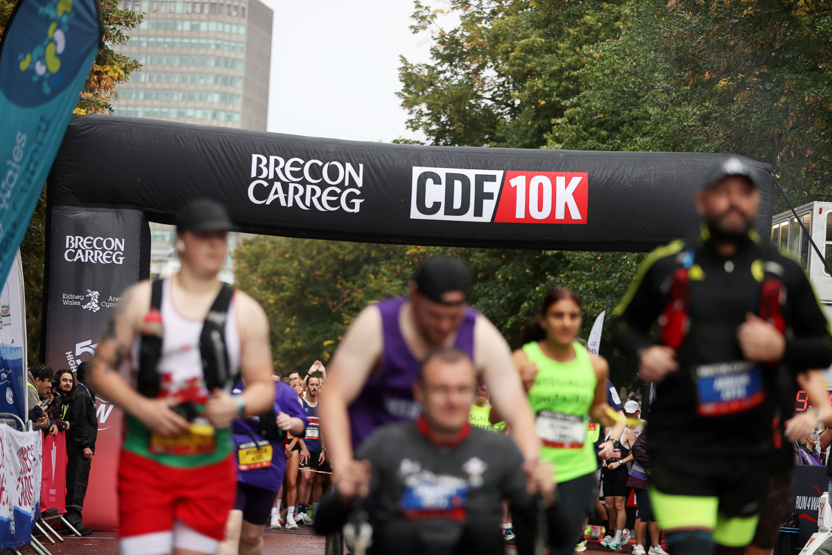 Largest ever Brecon Carreg CDF 10K takes to the streets of Cardiff ...